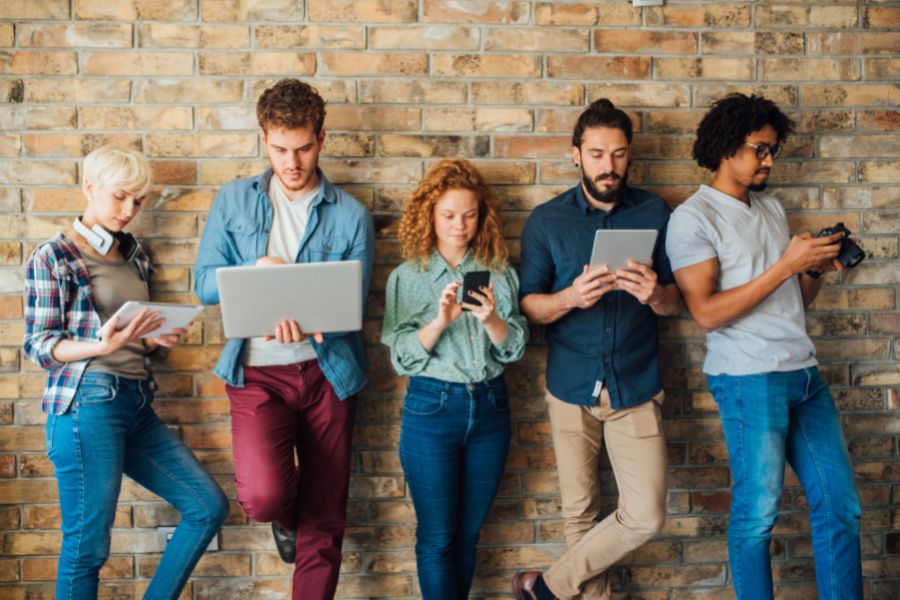 Navigating Family Dynamics: Challenges Faced by Millennials – SR ...